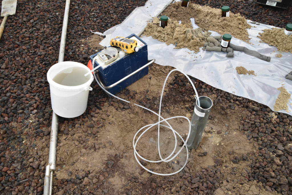 Milieukundig onderzoek: (water)bodem en verhardingen - Arnicon